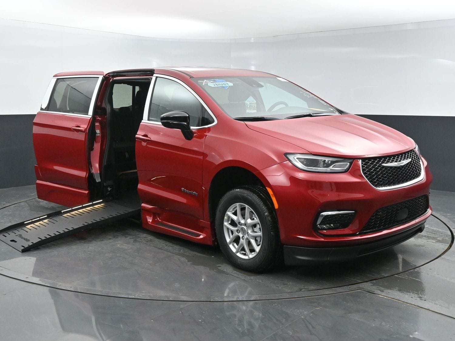 2025 Chrysler Pacifica Select Safety Sphere BraunAbility XT Power ...