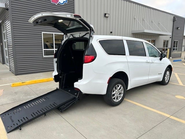2025 Chrysler Voyager LX BraunAbility Rear Entry - Southern Bus and ...